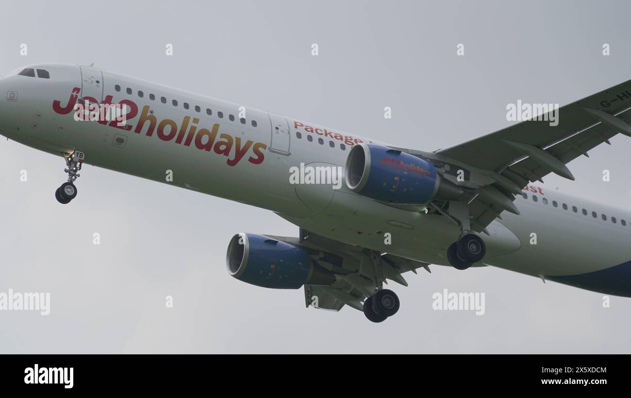 Jet2 airbus a321 airplane hi-res stock photography and images - Alamy