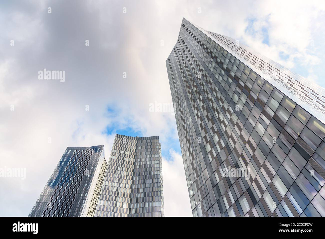 Modern apartment tower hi-res stock photography and images - Alamy