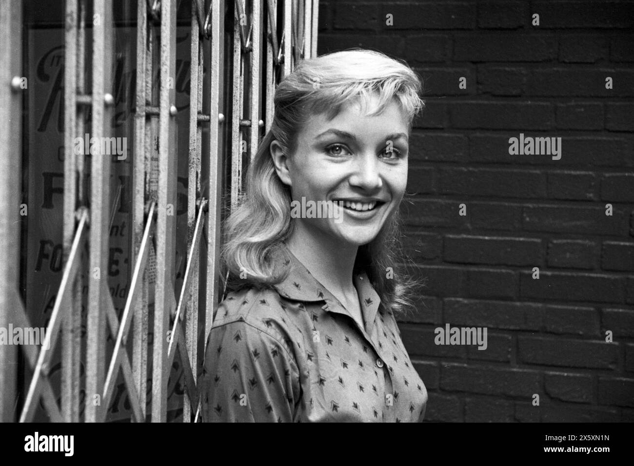 Susan oliver trek hi-res stock photography and images - Alamy