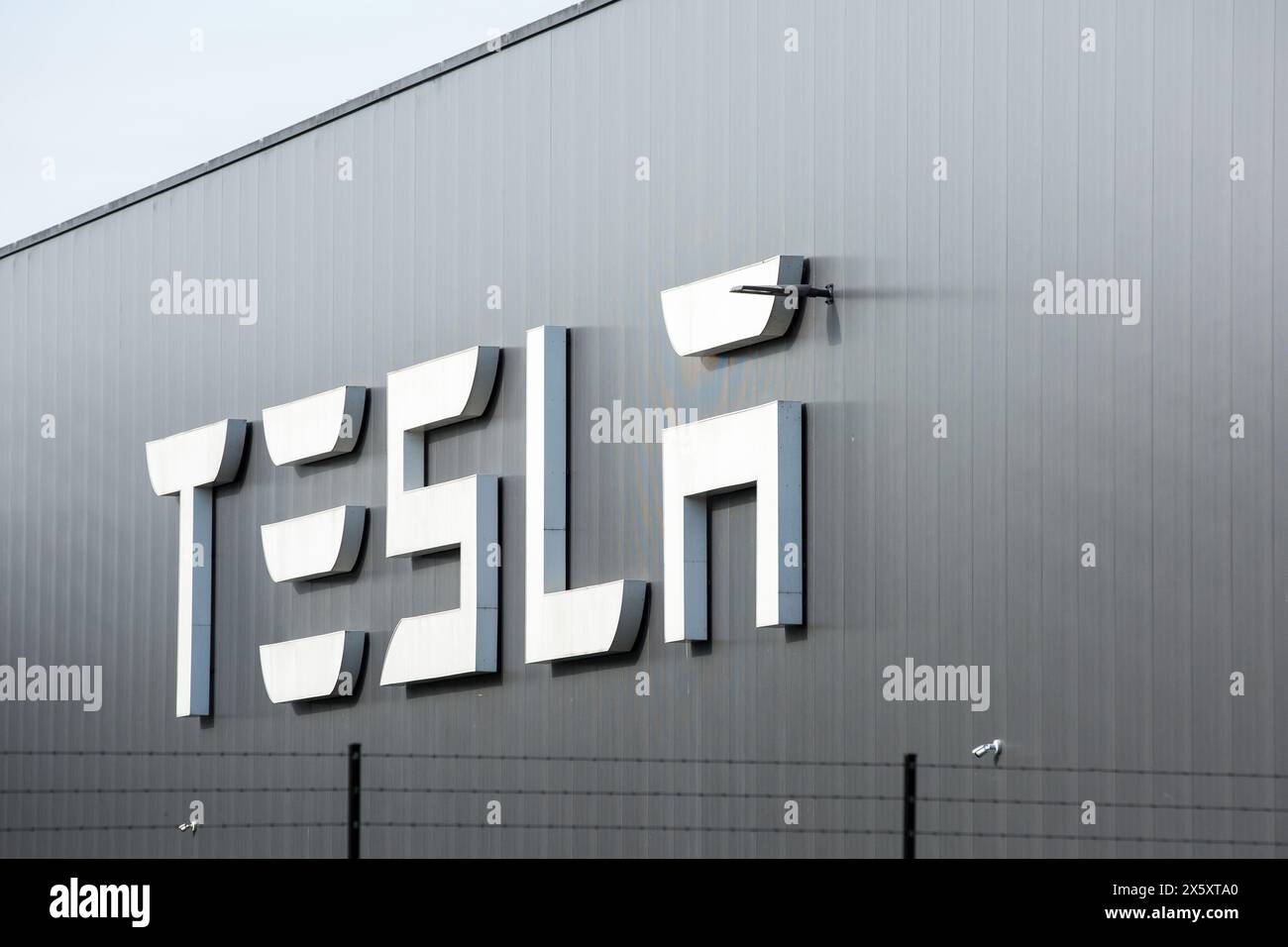 An American automotive and energy company that specialises in electric ...