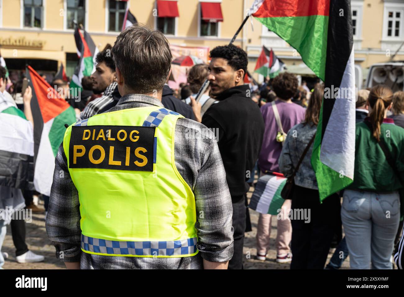 Dialogue police during a demonstration against Israel s participation ...