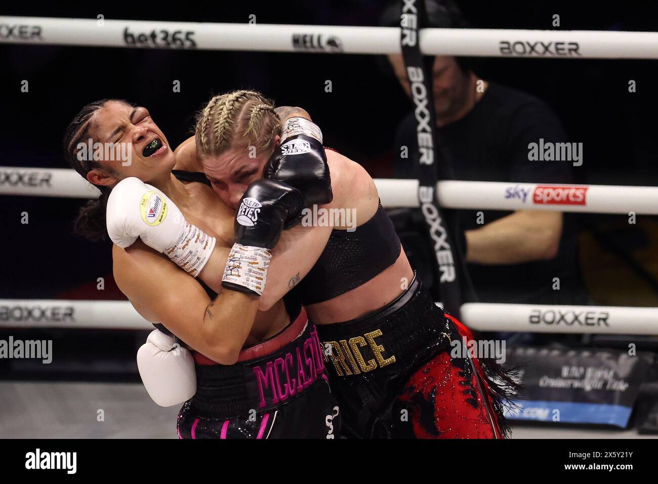 Jessica eye fight hi-res stock photography and images - Alamy