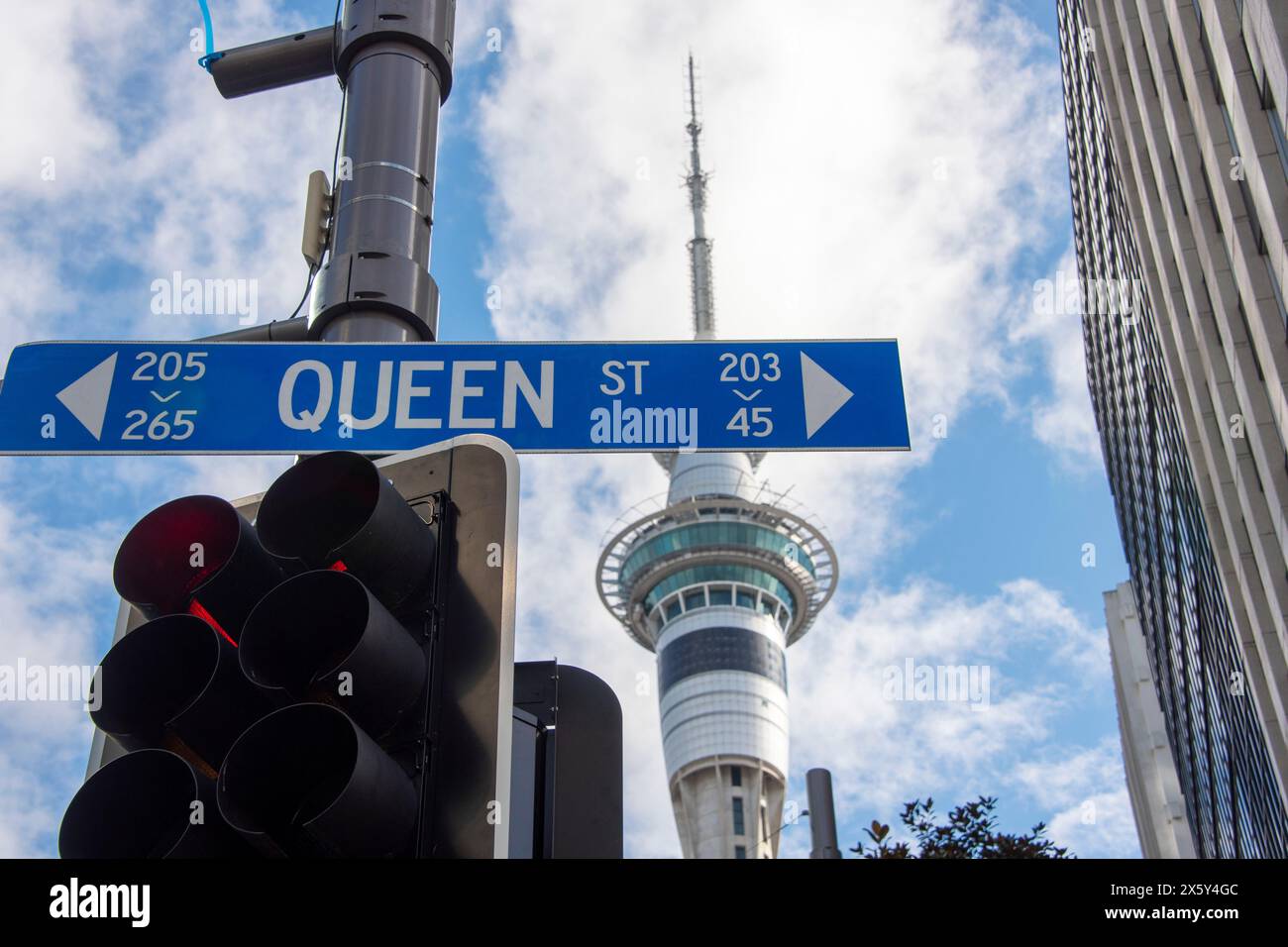 Queen Street Sign in Auckland - New Zealand Stock Photo - Alamy