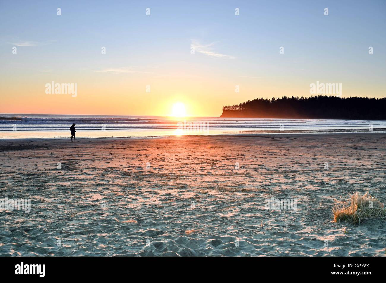 Going to sunset beach hi-res stock photography and images - Alamy