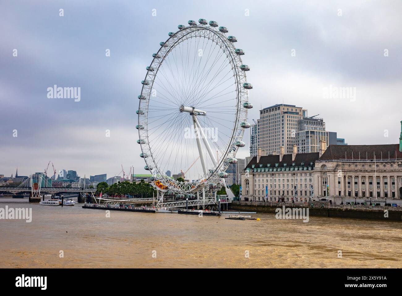 The London Eye millennium wheel at Riverside County Hall beside River ...