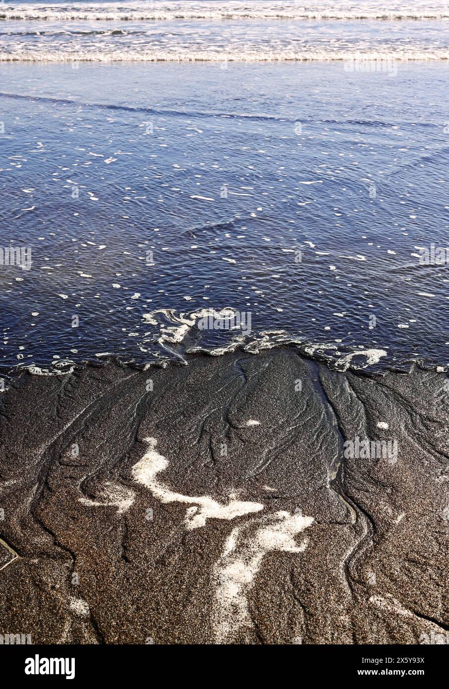 Patterns in an ocean sea during low tide Stock Photo - Alamy