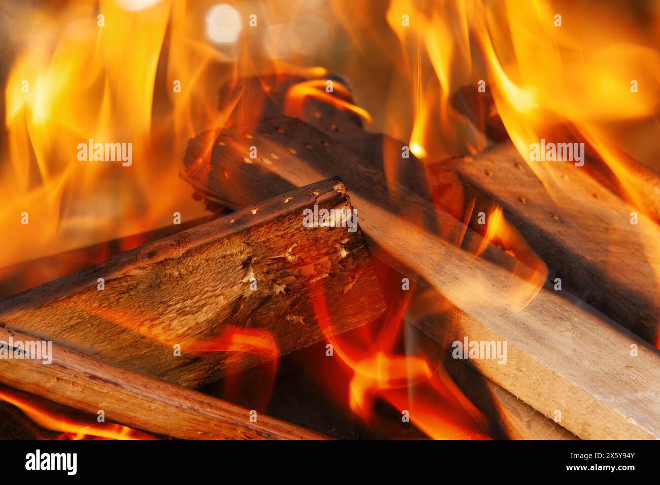Campfire minimalist hi-res stock photography and images - Alamy