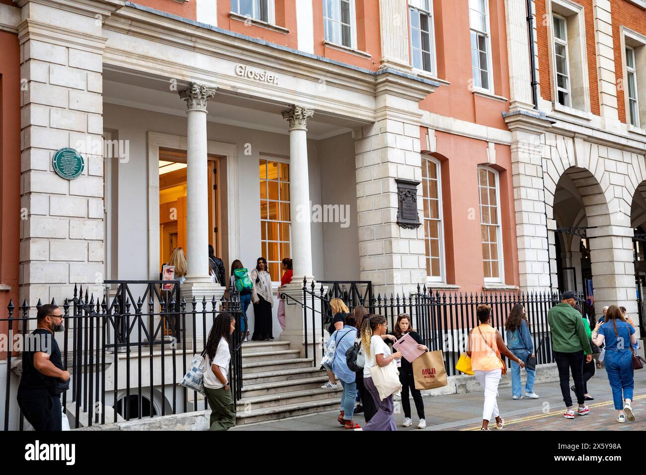Glossier beauty products flagship store in King street Covent Garden ...