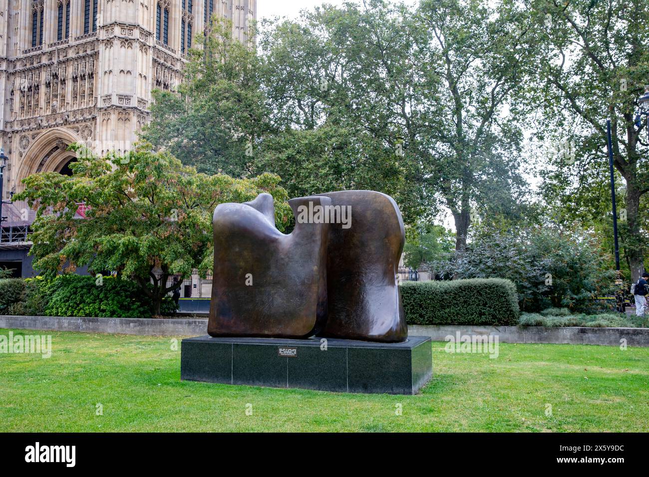 Westminster London, Knife Edge two piece sculpture by Henry Moore in ...