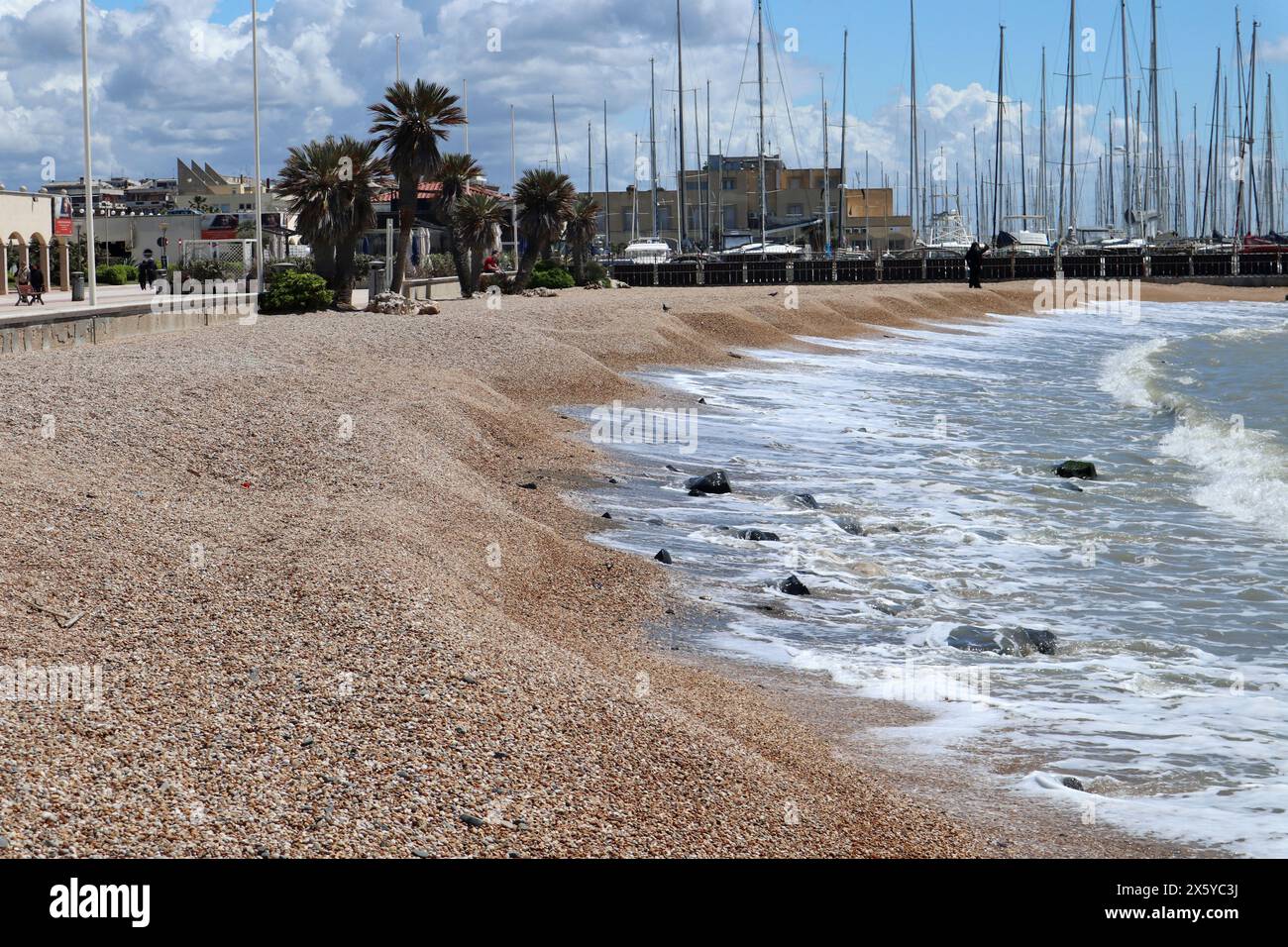 Porto Turistico di Roma - Spiaggia libera Stock Photo - Alamy