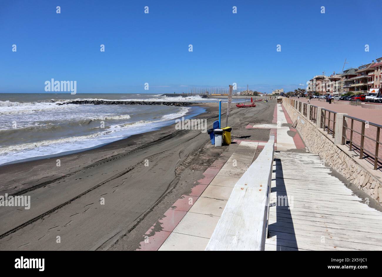 Lido di Ostia - Spiaggia Rossa sul Lungomare Duca degli Abruzzi Stock ...