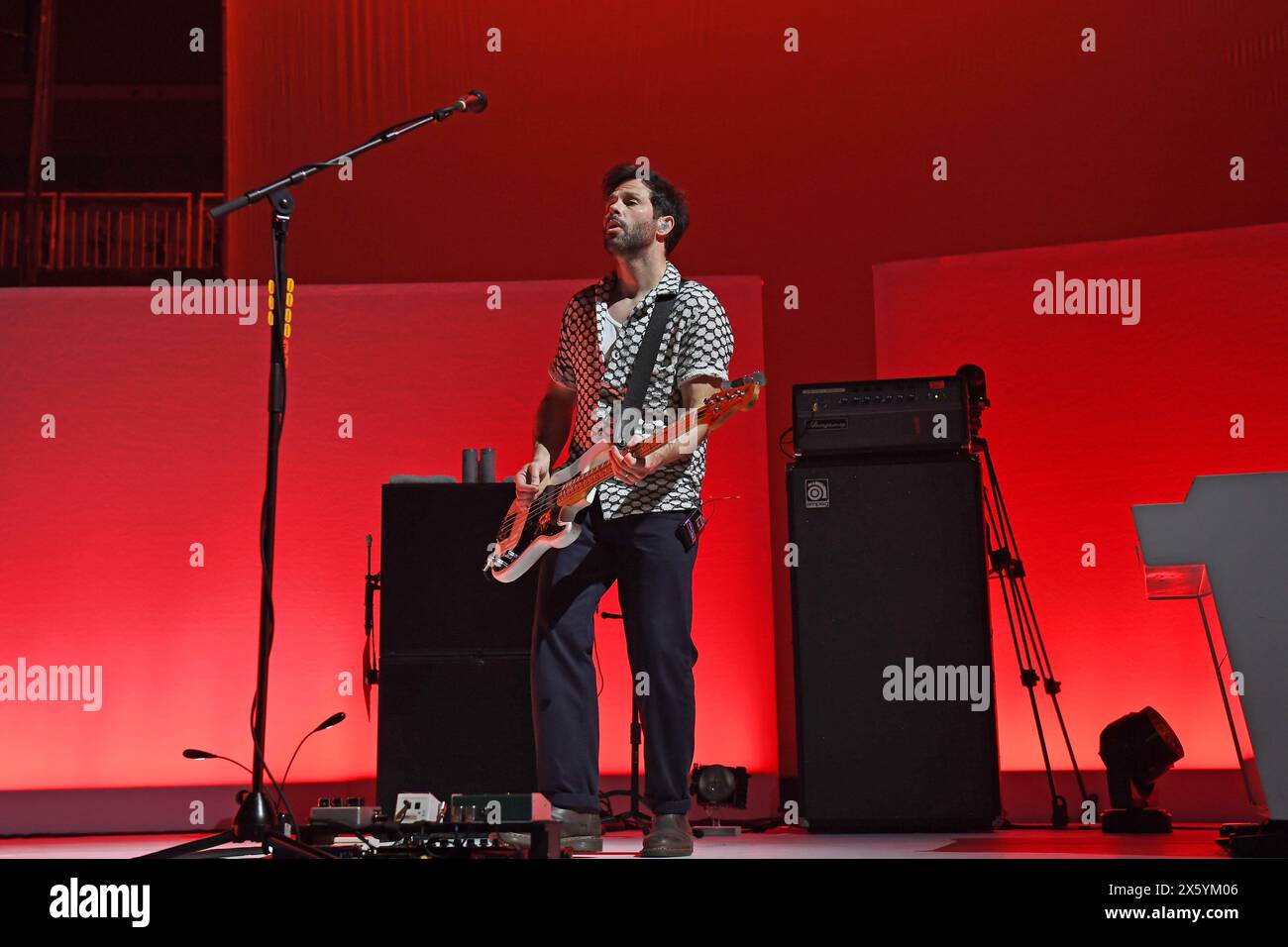 LONDON, ENGLAND - MAY 11: Jesse Quin of ‘Keane’ performing at O2 Arena ...