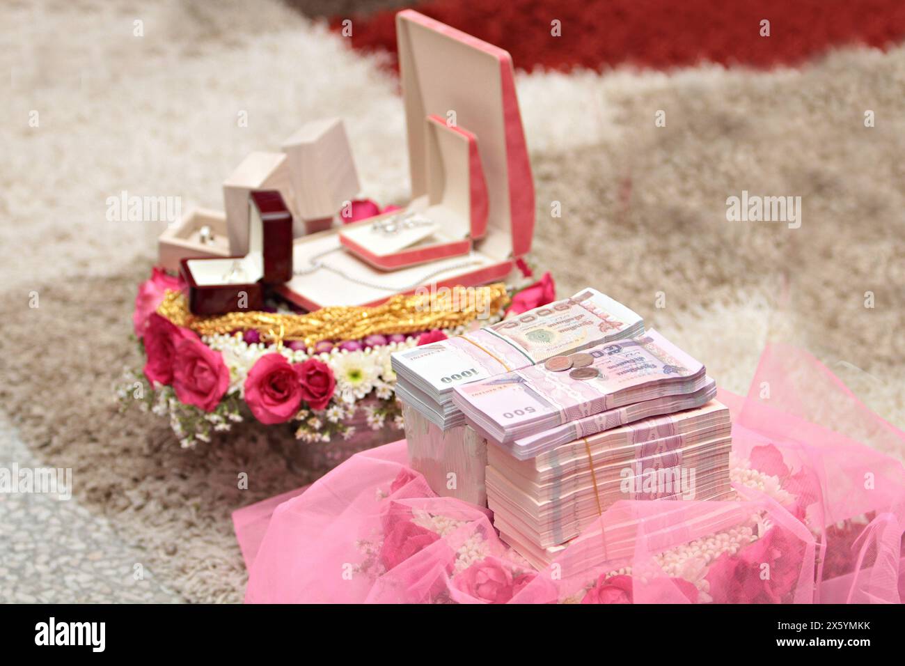 Bride price in Thai wedding ceremony, gold necklace, thai banknote ...