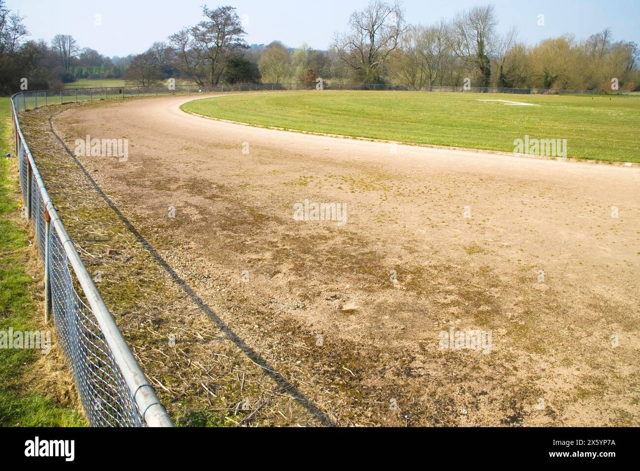 Fence running track hi-res stock photography and images - Alamy