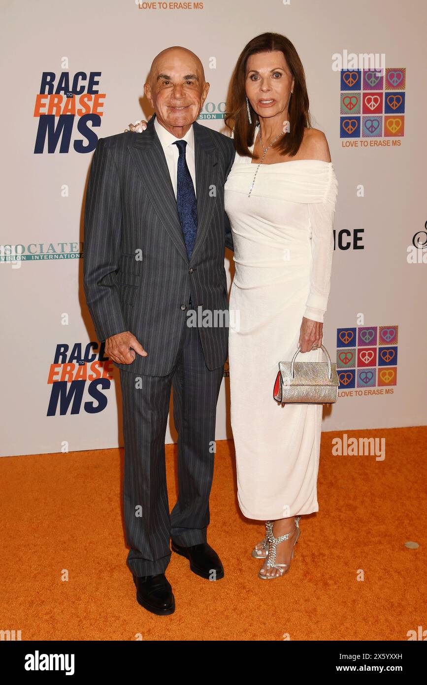 LOS ANGELES, CALIFORNIA - MAY 10: (L-R) Robert Shapiro and Linell ...