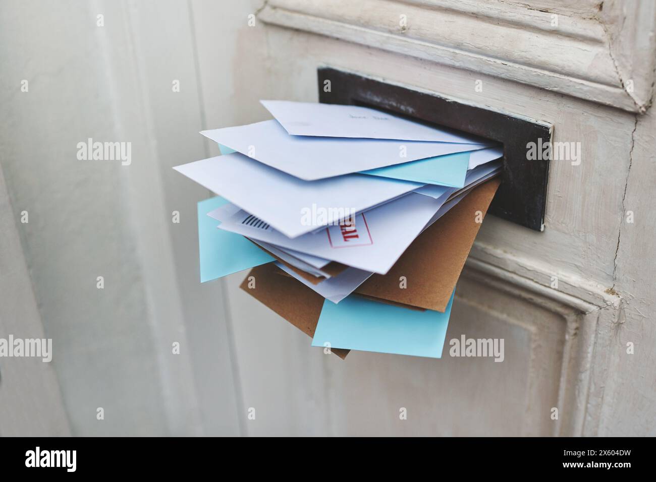 Documents in box envelope hi-res stock photography and images - Alamy