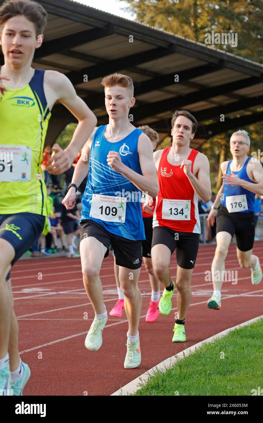 08.05.2024 Leichtathletik 1. Abendsportfest im TSV Stadion von TSV Pfungstadt 800m Lauf männlich ...