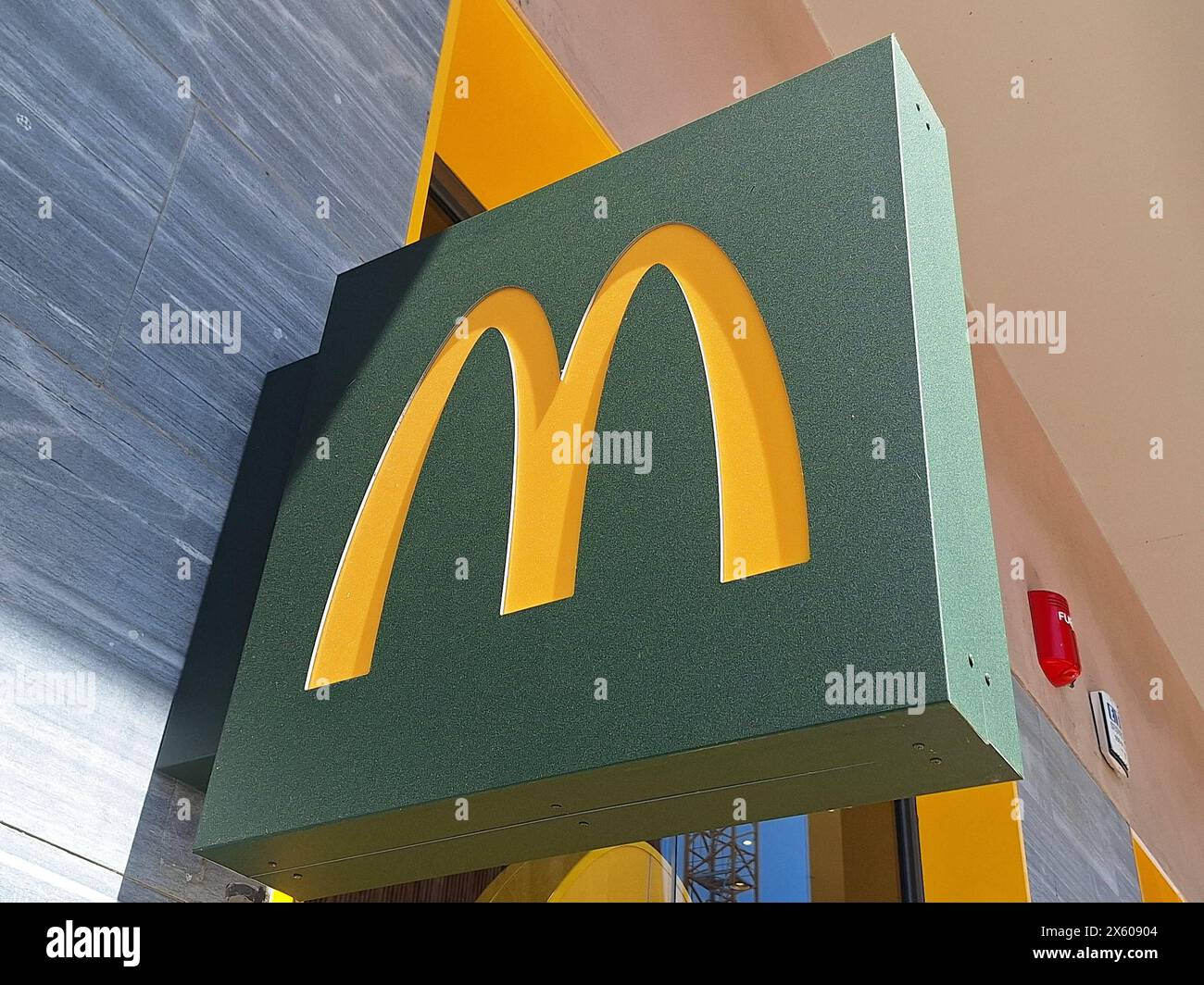 Mcdonalds schild hi-res stock photography and images - Alamy