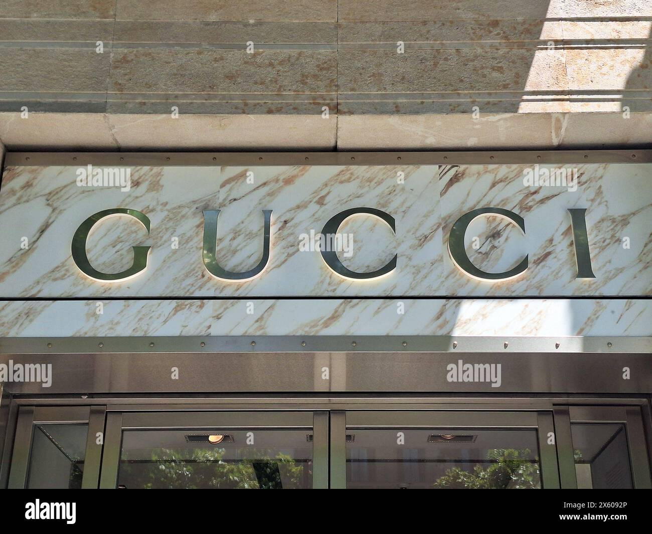 Barcelona Themenbild - Luxusmarken, Werbeschilder, Luxus, Werbung ...