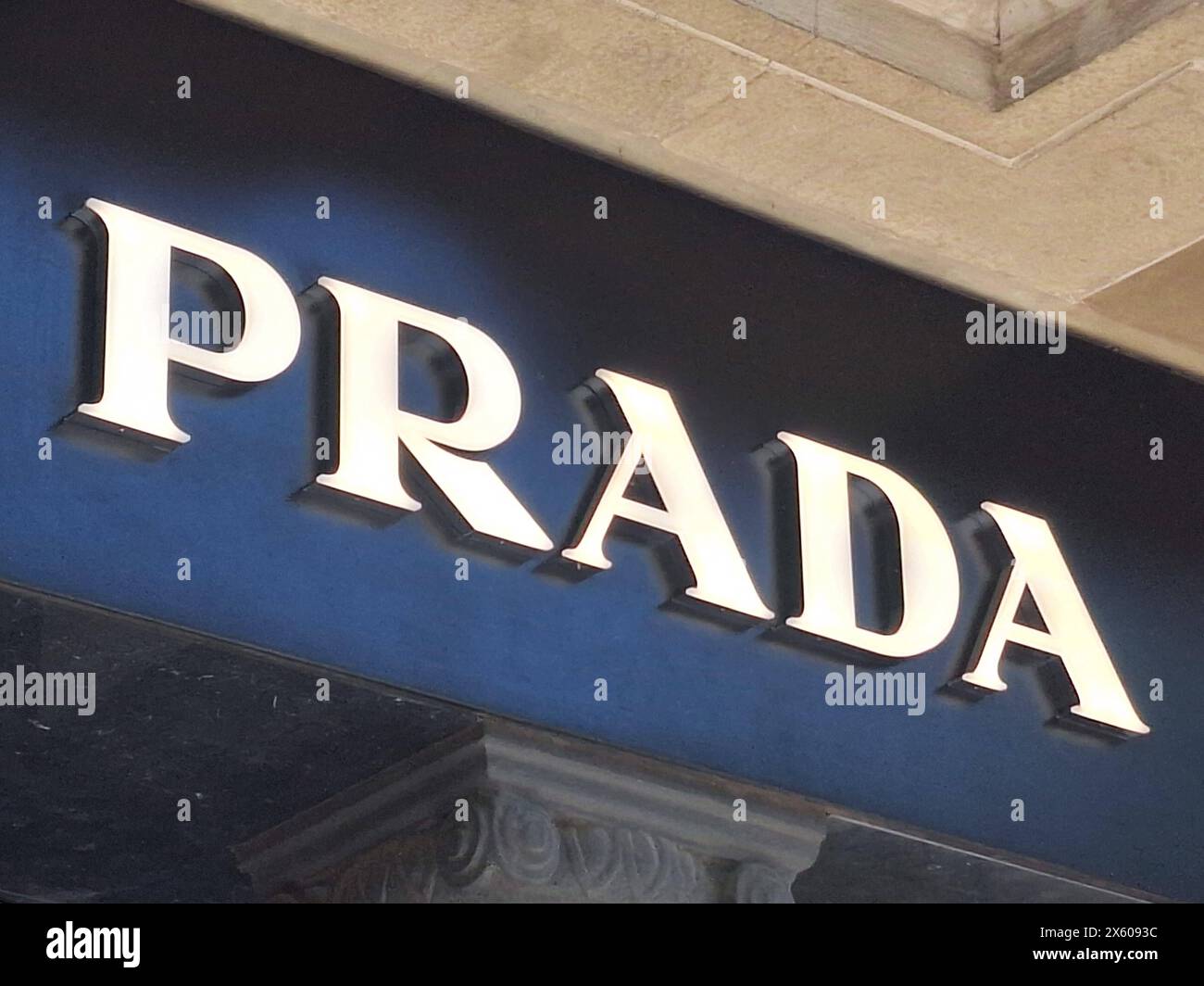 Barcelona Themenbild - Luxusmarken, Werbeschilder, Luxus, Werbung ...