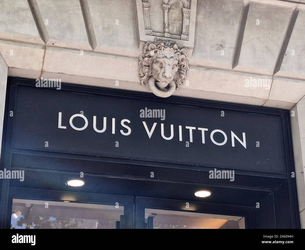 Barcelona Themenbild - Luxusmarken, Werbeschilder, Luxus, Werbung ...