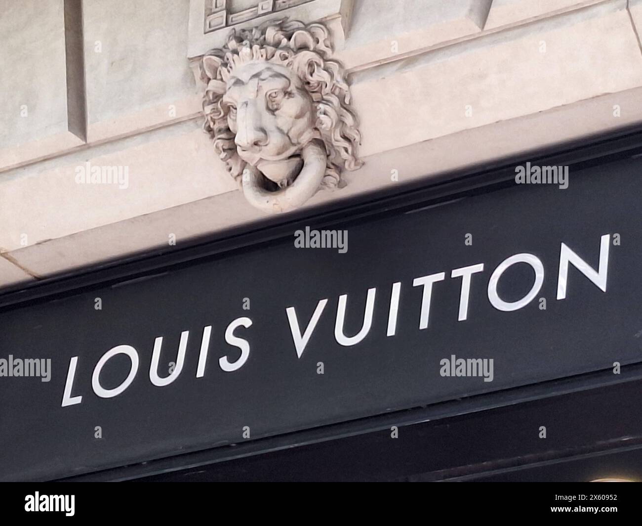 Barcelona Themenbild - Luxusmarken, Werbeschilder, Luxus, Werbung ...