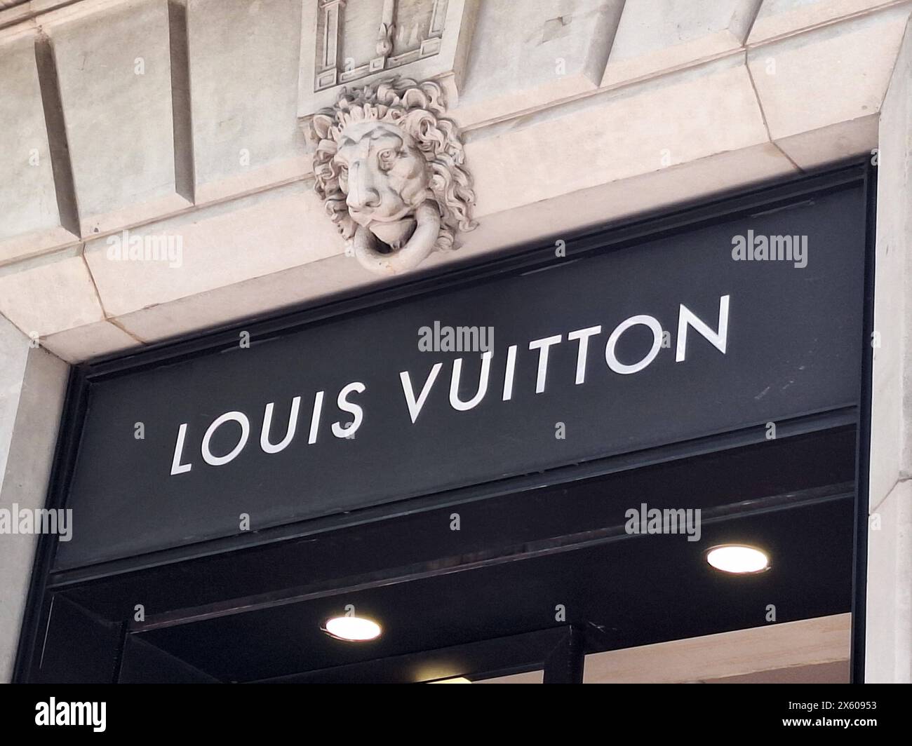 Barcelona Themenbild - Luxusmarken, Werbeschilder, Luxus, Werbung ...