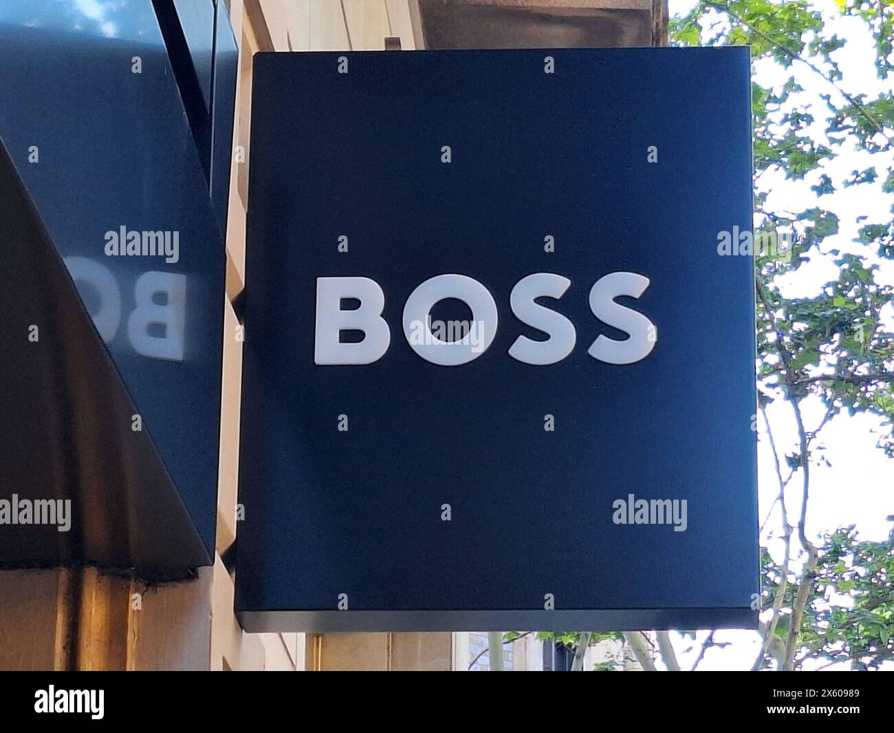 Barcelona Themenbild - Luxusmarken, Werbeschilder, Luxus, Werbung ...