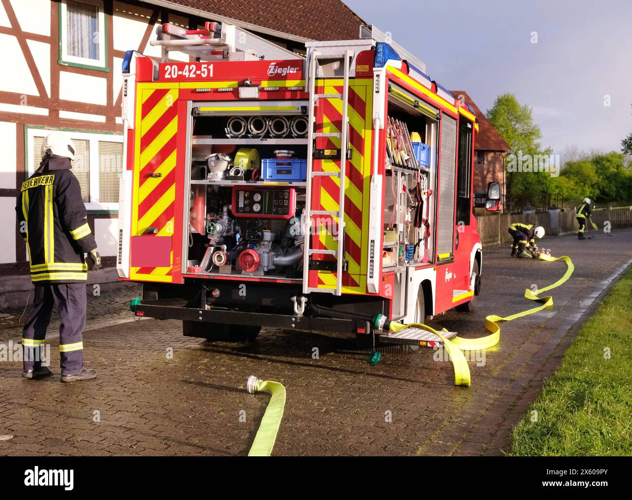 Feuerwehr-Blaulicht Feuerwehr in verschiedenen Bildern und Aktionen in ...