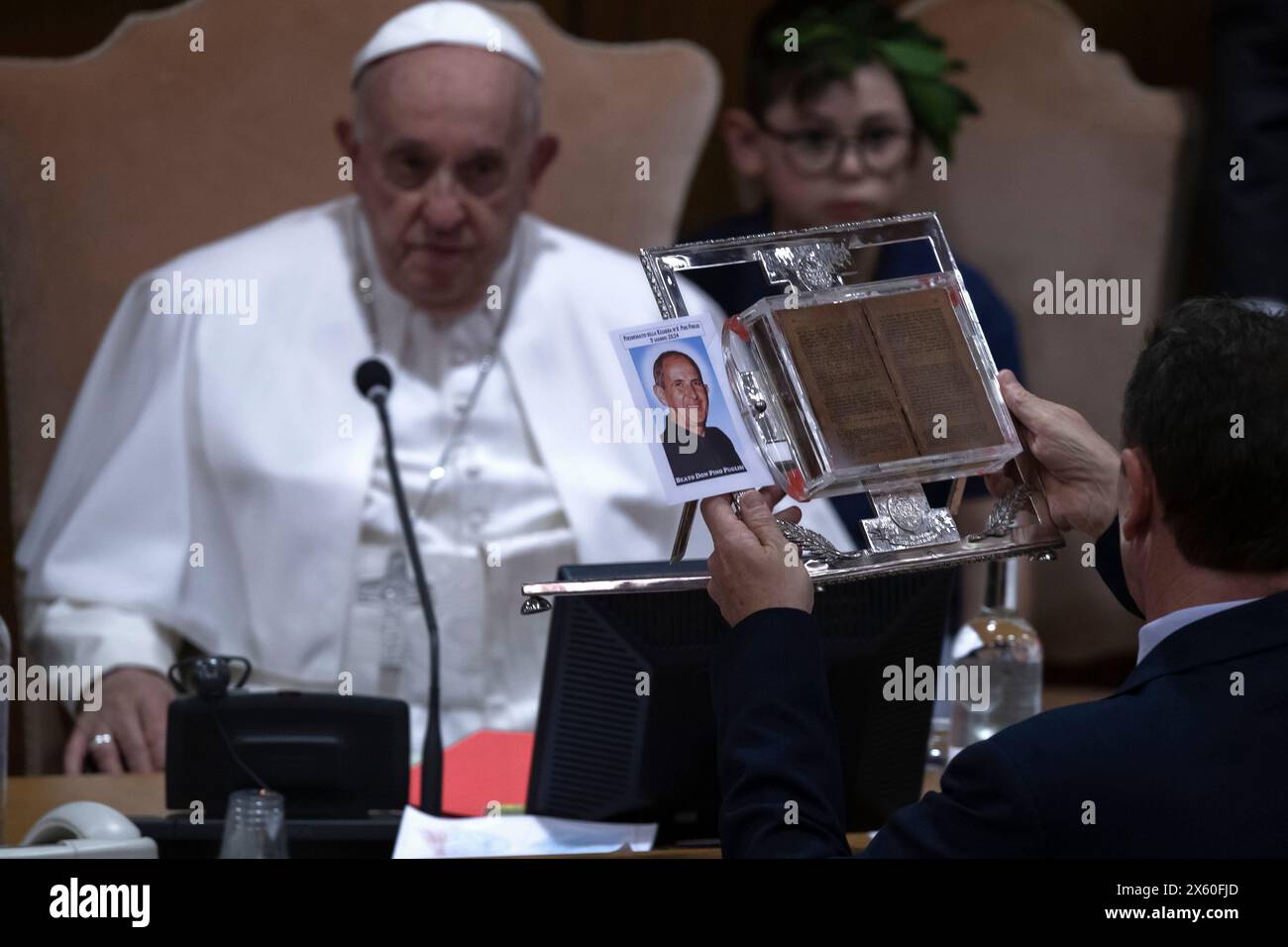 Vatican City, Vatican, 11 May, 2024. Pope Francis looks the relics of ...