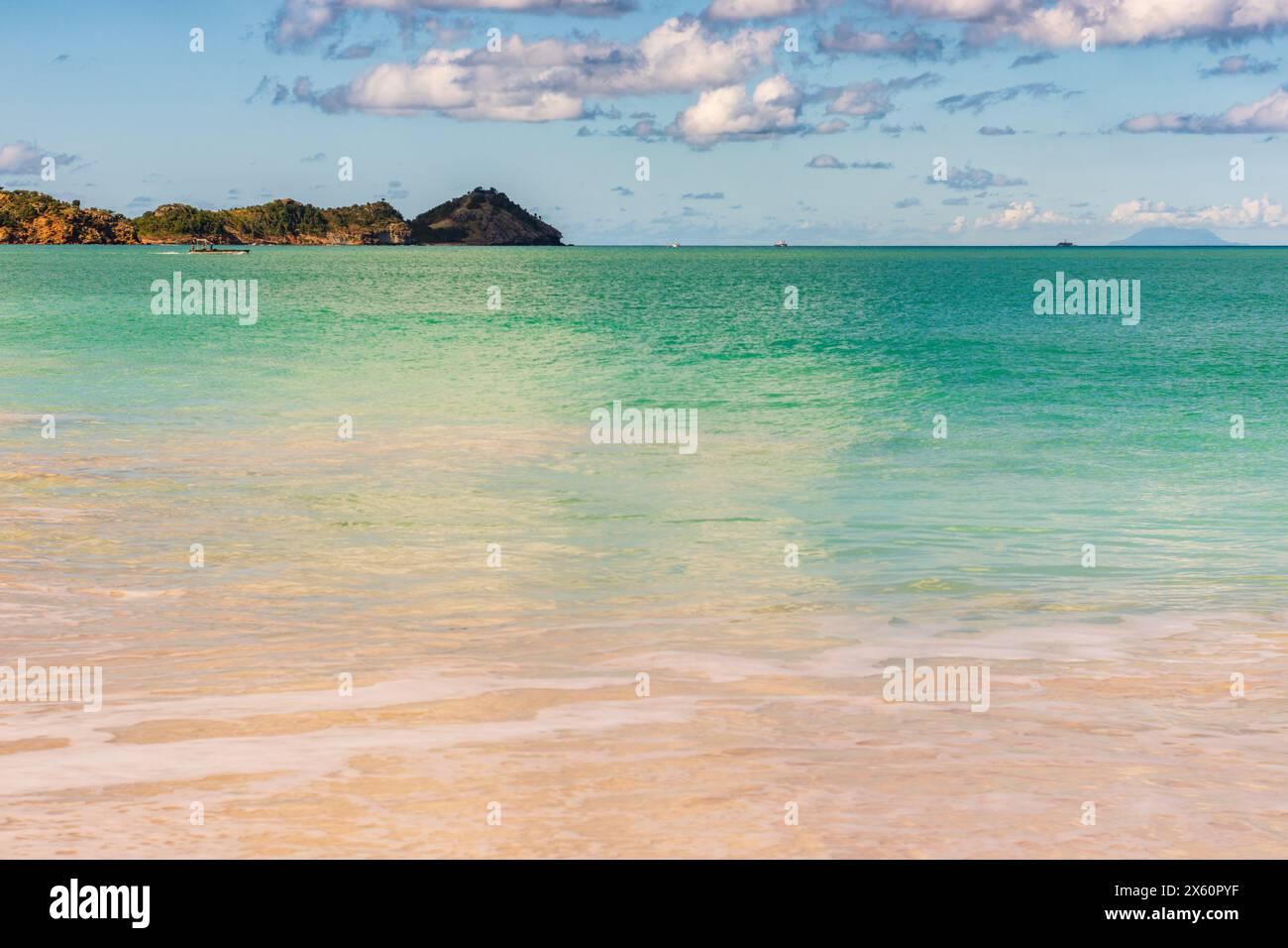 Caribbean beach with white sand, deep blue sky and turquoise water ...