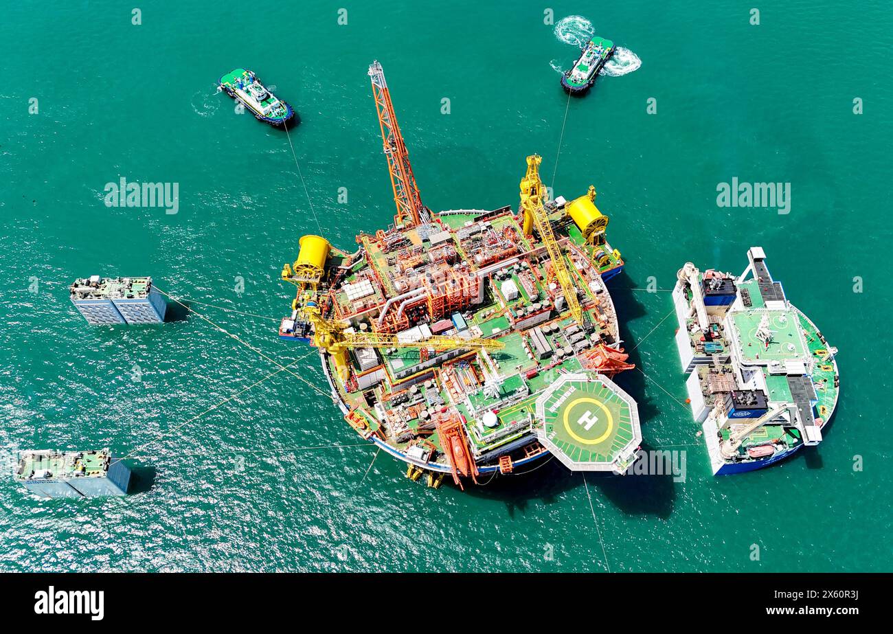 QINGDAO, CHINA - MAY 12, 2024 - The "Haikui No. 1" is loaded on a ship ...