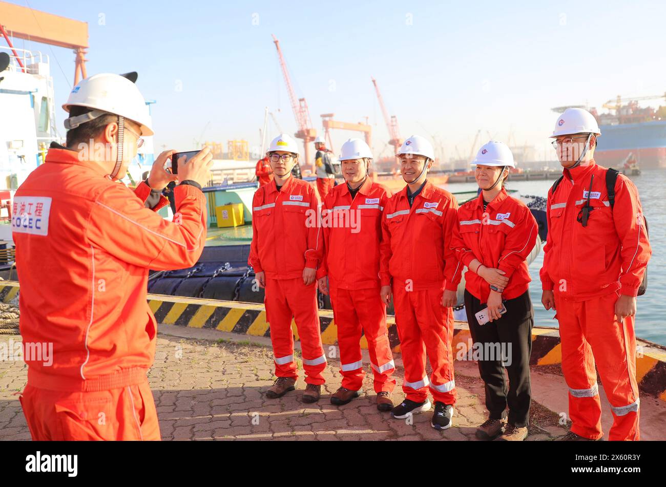 Group builders pose in hi-res stock photography and images - Alamy