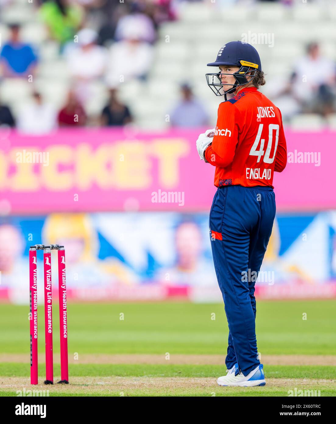 Englands wicket keeper amy jones hi-res stock photography and images ...