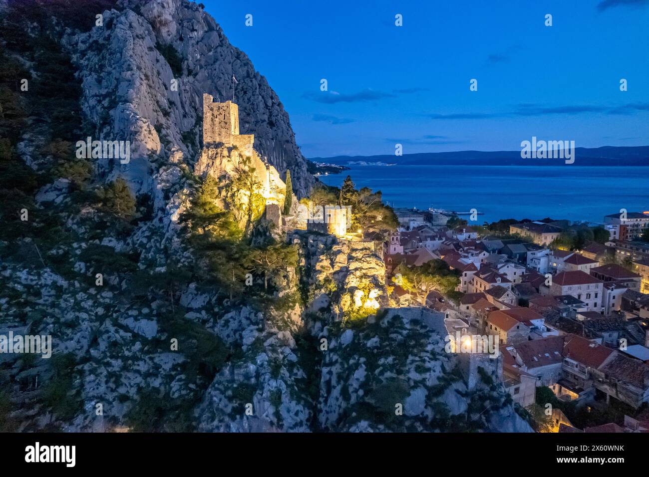 Festung Mirabella Die Altstadt von Omis mit der Ruine der Festung ...