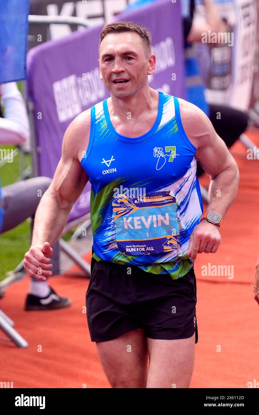 Kevin Sinfield crosses the line to complete the Rob Burrow Leeds ...
