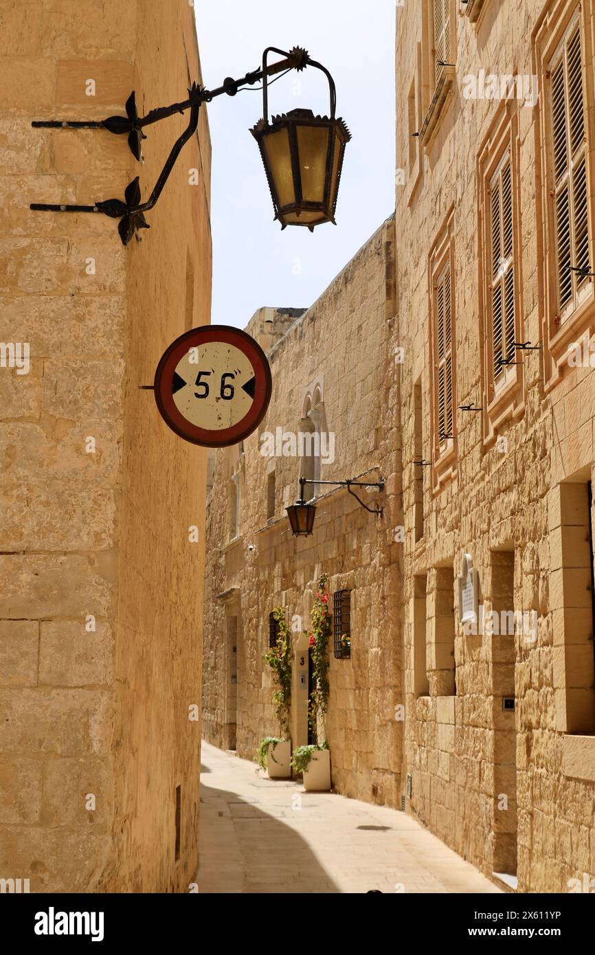 Panneau gabarit hi-res stock photography and images - Alamy