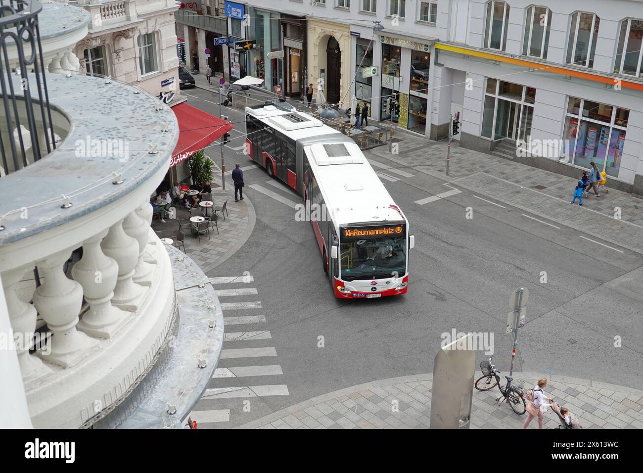 Wien, Mariahilferstraße, Neubaugasse, Autobuslinie 14A // Vienna ...