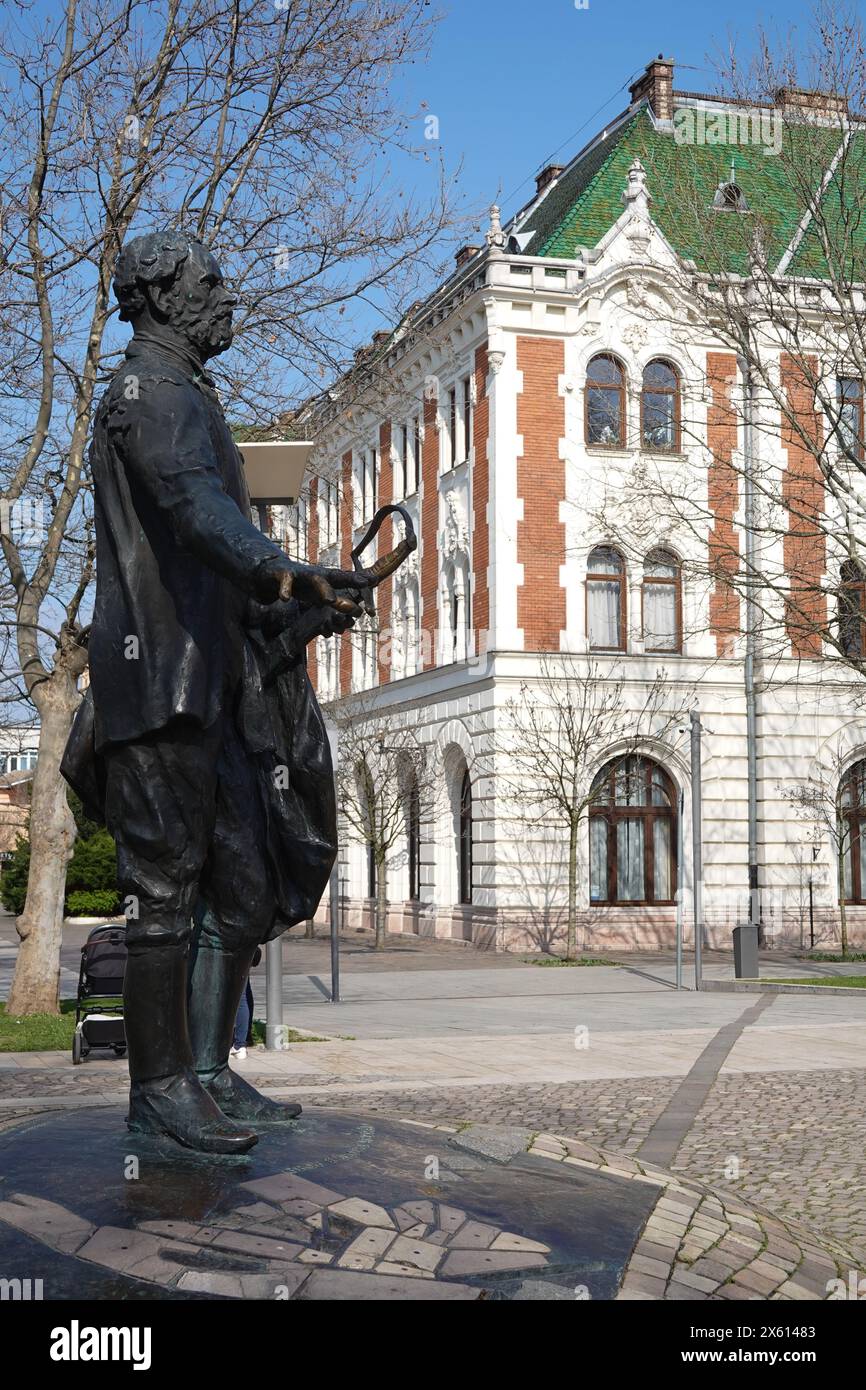 Rathaus von Ujpest, Armin Hegedüs 1899, Denkmal Gróf Károlyi István ...