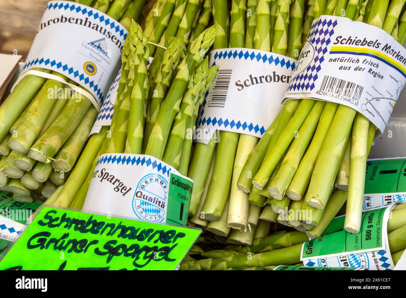 Frischer bayerischer Spargel aus Schrobenhausen, Grüner Spargel an ...