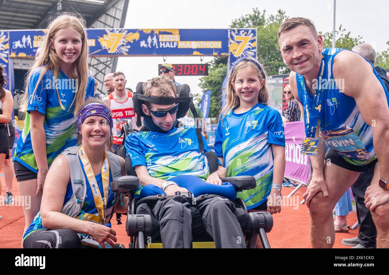 Rob Burrow alongside wife Lindsey (who ran the half marathon ...