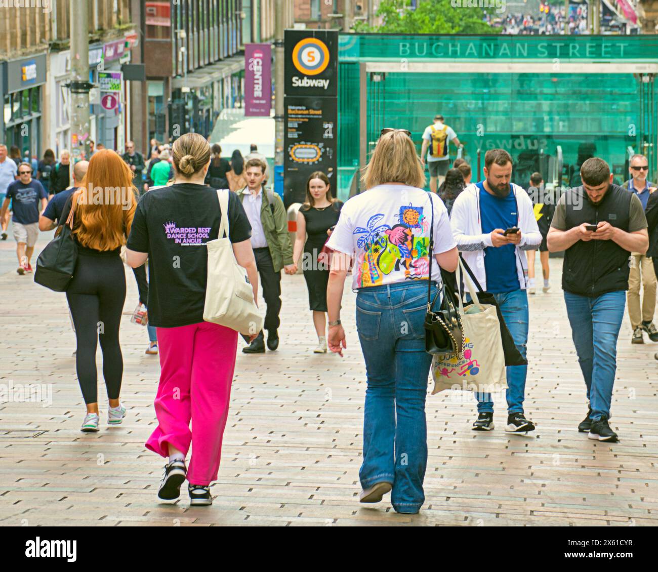 Glasgow, Scotland, UK. 12th May, 2024: UK Weather: Sunny for locals and ...