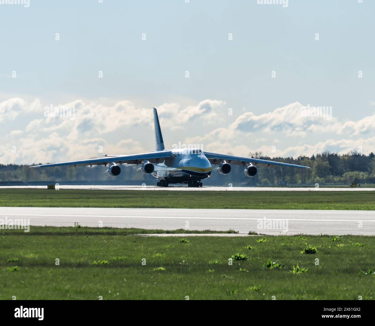 AN 124, Antonov Aircraft is a large, strategic airlift, four-engined ...