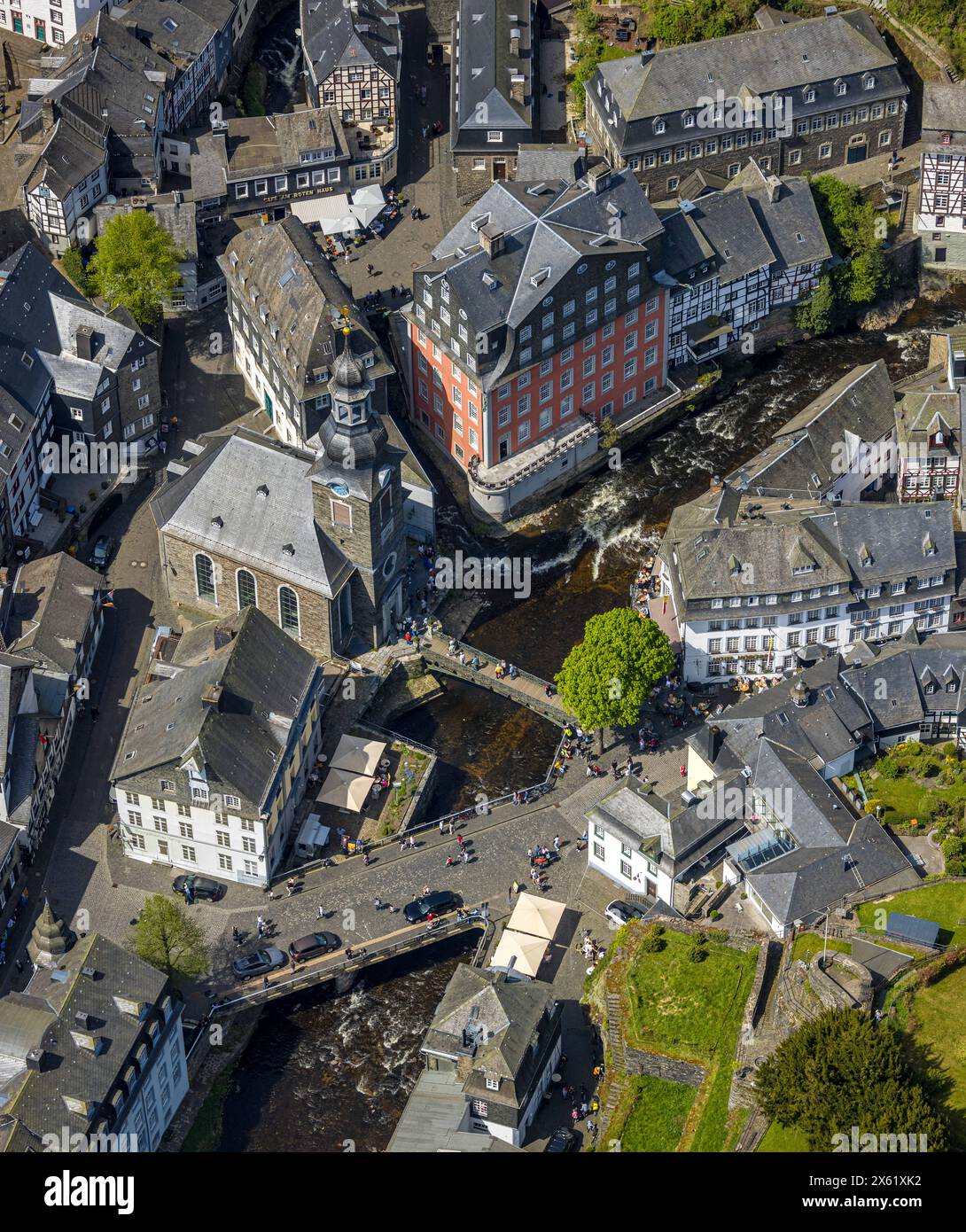 Luftbild, historische Altstadt mit mittelalterlichen Gebäuden und der ...