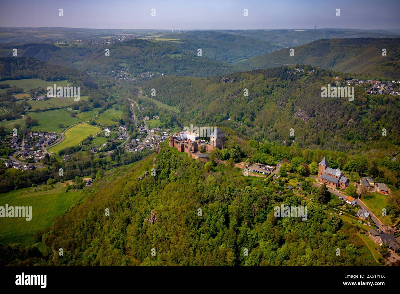 Luftbild, Renovierungsarbeiten an der Ruine der Burg Nideggen im ...