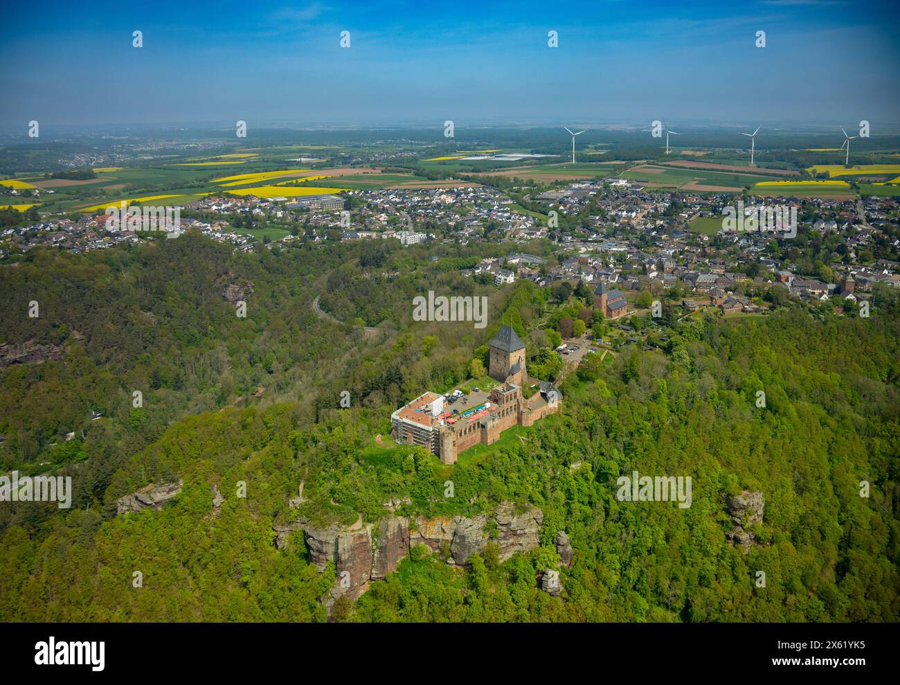 Luftbild, Renovierungsarbeiten an der Ruine der Burg Nideggen im ...
