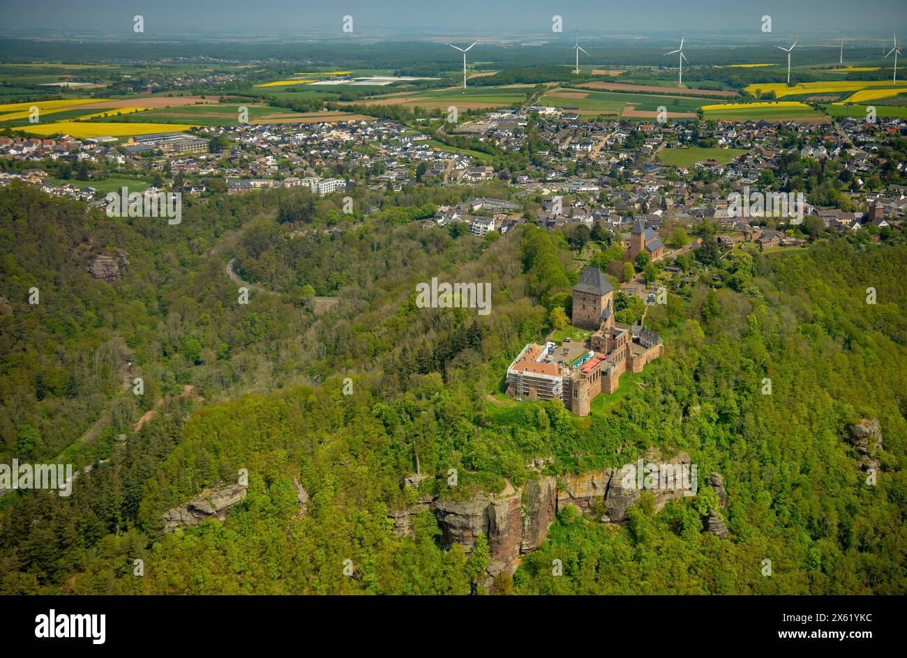 Luftbild, Renovierungsarbeiten an der Ruine der Burg Nideggen im ...