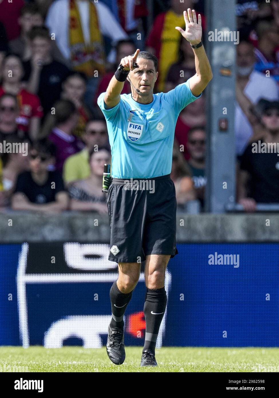 DEVENTER - Referee Serdar Gozubuyuk during the Dutch Eredivisie match ...