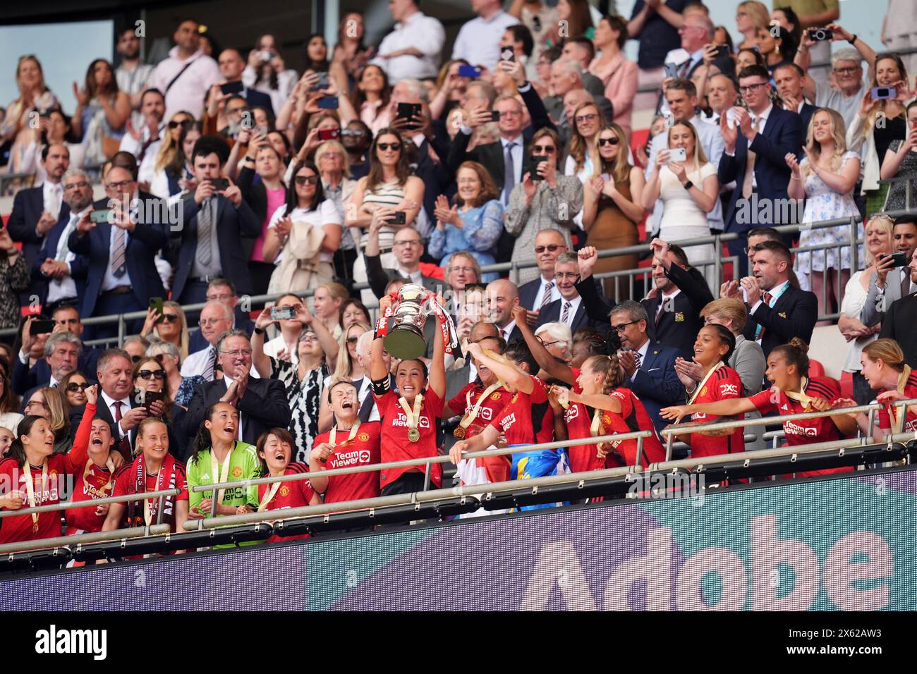 Manchester United lift the trophy after their side’s victory in the ...