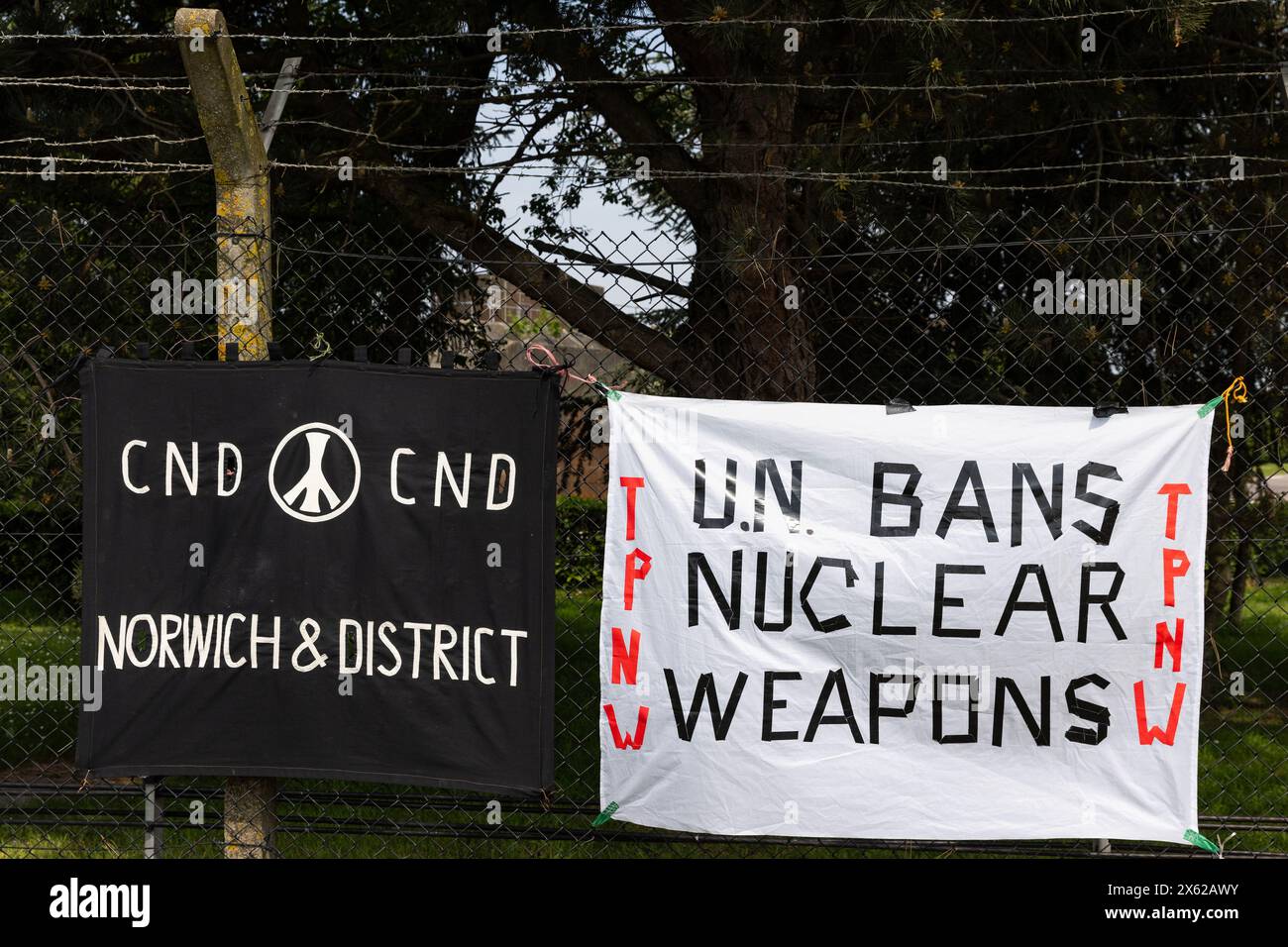 Lakenheath, UK. 11th May, 2024. Banners hung by supporters of the ...